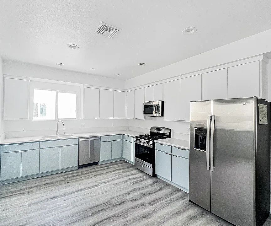 605 W 41st Pl #1/2, Los Angeles, CA 90037 | Zillow