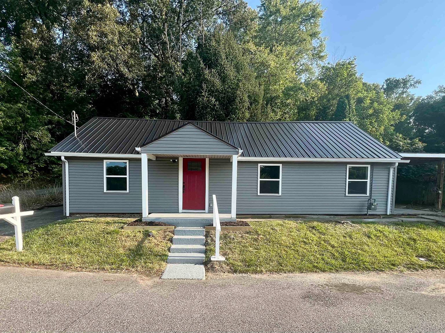 818 Halbert St, Ashland, KY 41101 | Zillow
