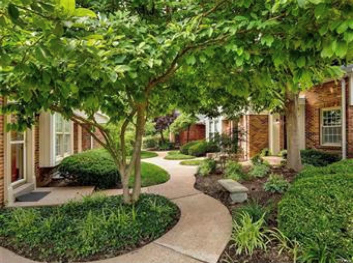 1042 Brooksgate Mnr, Saint Louis, MO 63122 | Zillow