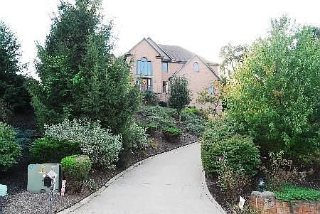 633 Inglefield Dr, Pittsburgh, PA 15236 | Zillow