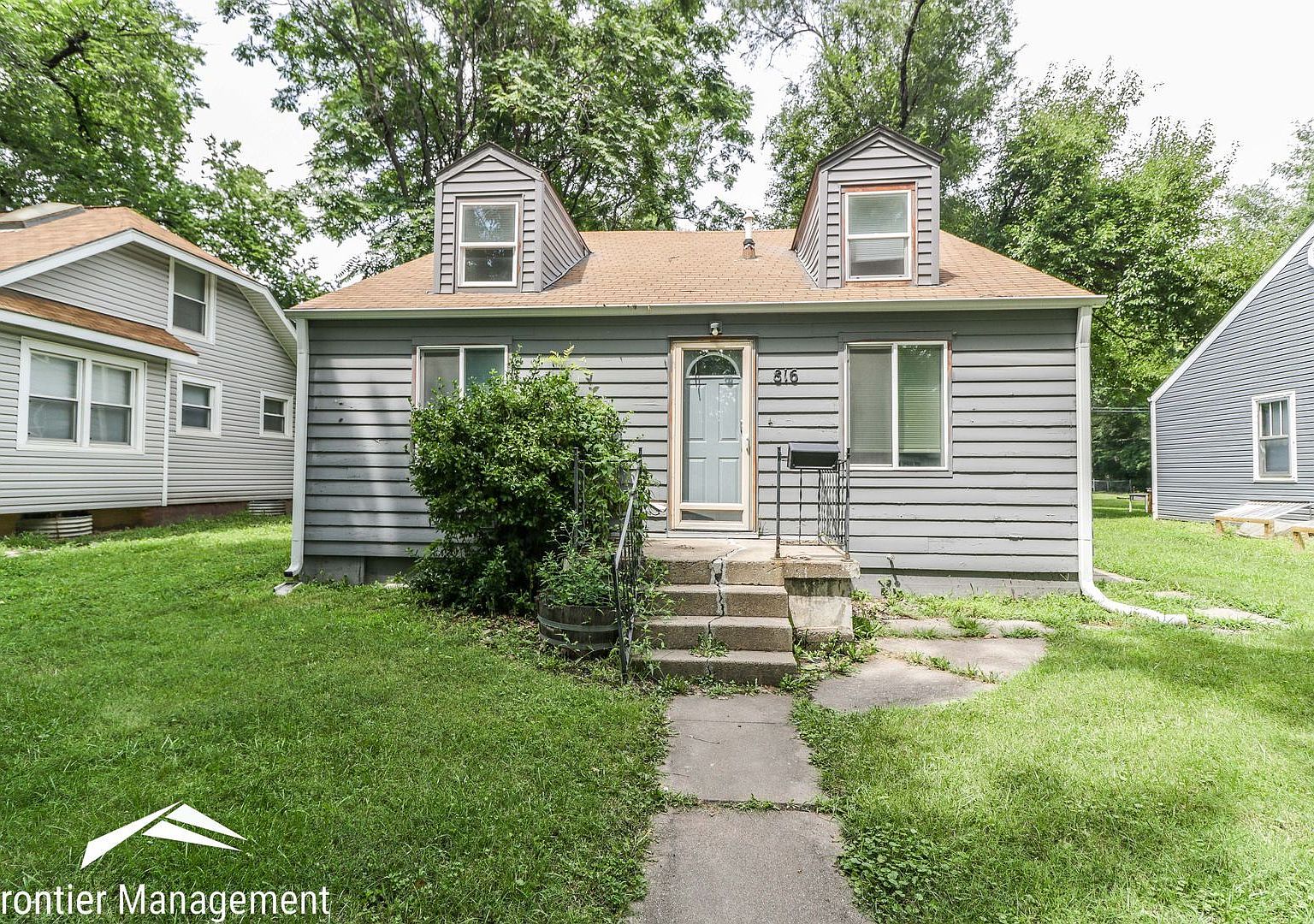 816 Kearney St, Manhattan, KS 66502 | Zillow