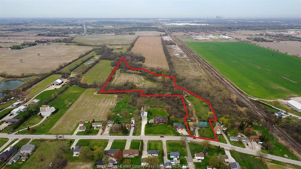 453 Elmstead Rd, Lakeshore, ON N8N 2L9 | MLS #25022189 | Zillow