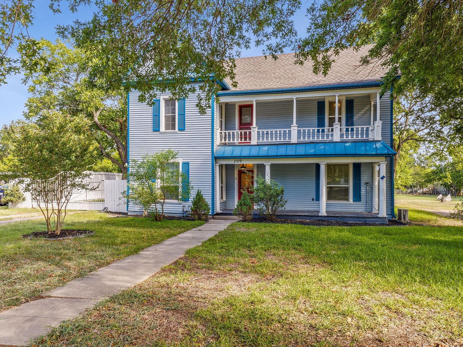 209 W Main St, Italy, TX 76651 | Zillow