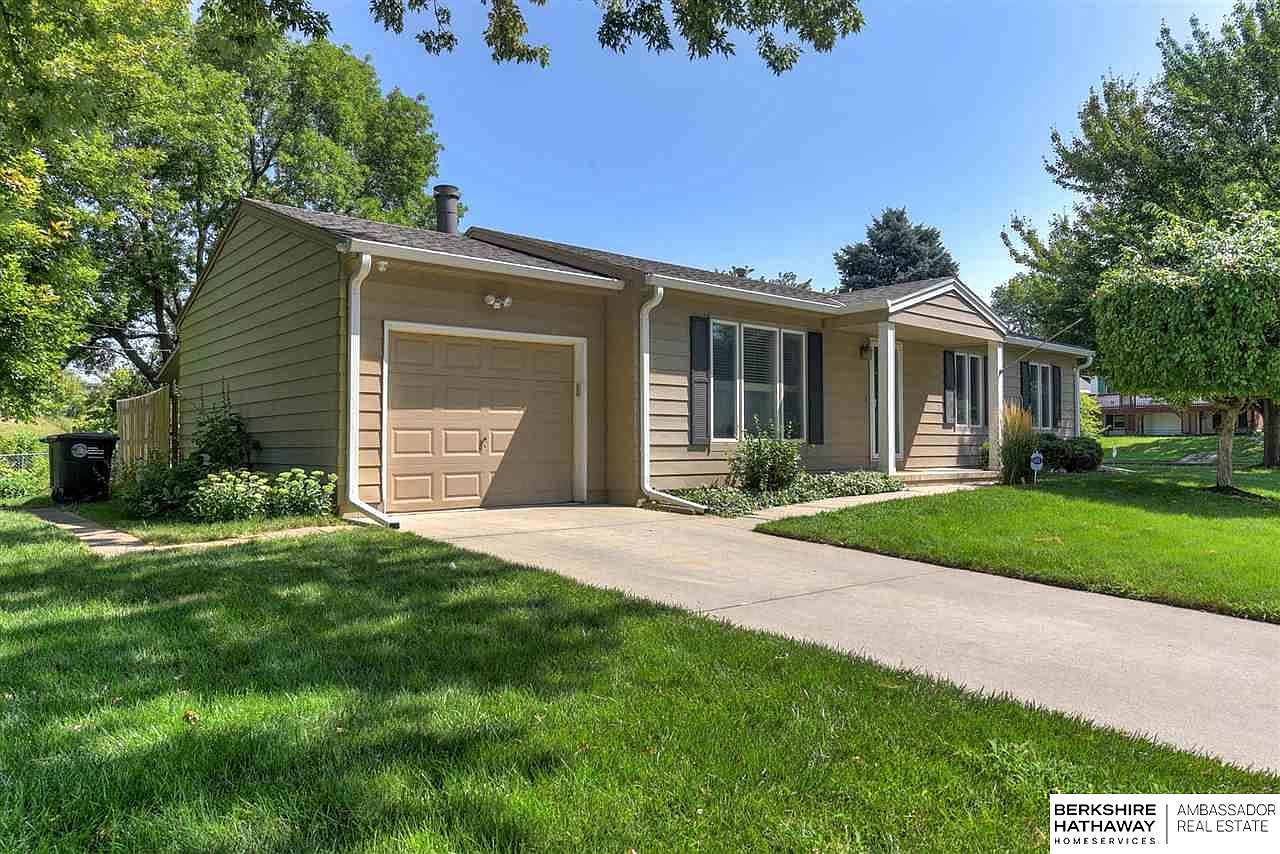 10756 Decatur St, Omaha, NE 68114 | Zillow