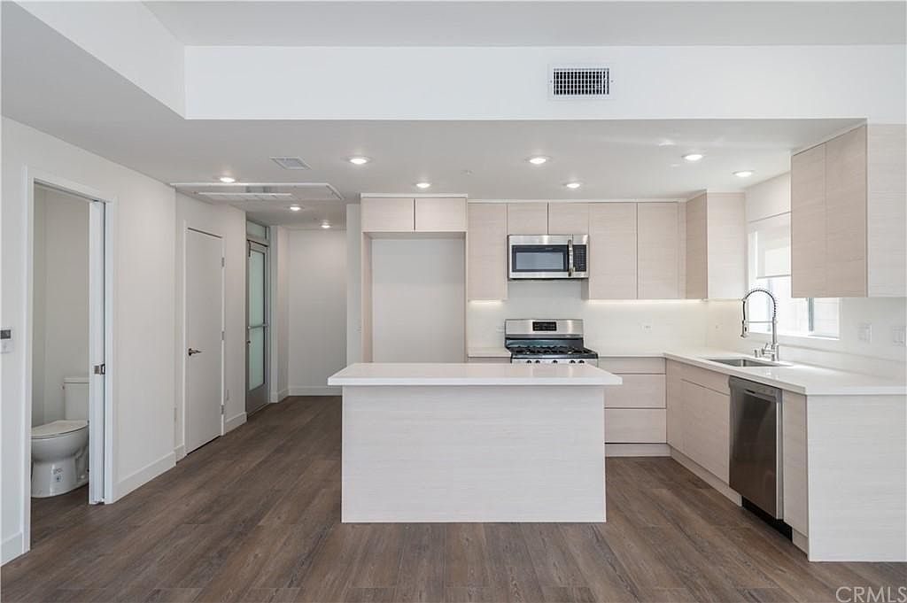 1245 N New Hampshire Ave #8, Los Angeles, CA 90029 | Zillow