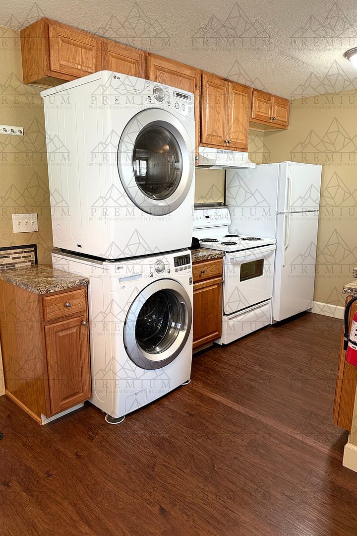 602 E 1st St, Rufus, OR 97050 | Zillow