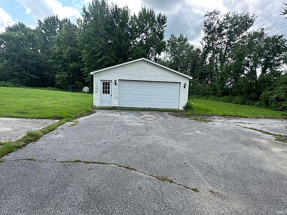 10519 E State Road 64, Oakland City, IN 47660 | MLS #202328618 | Zillow