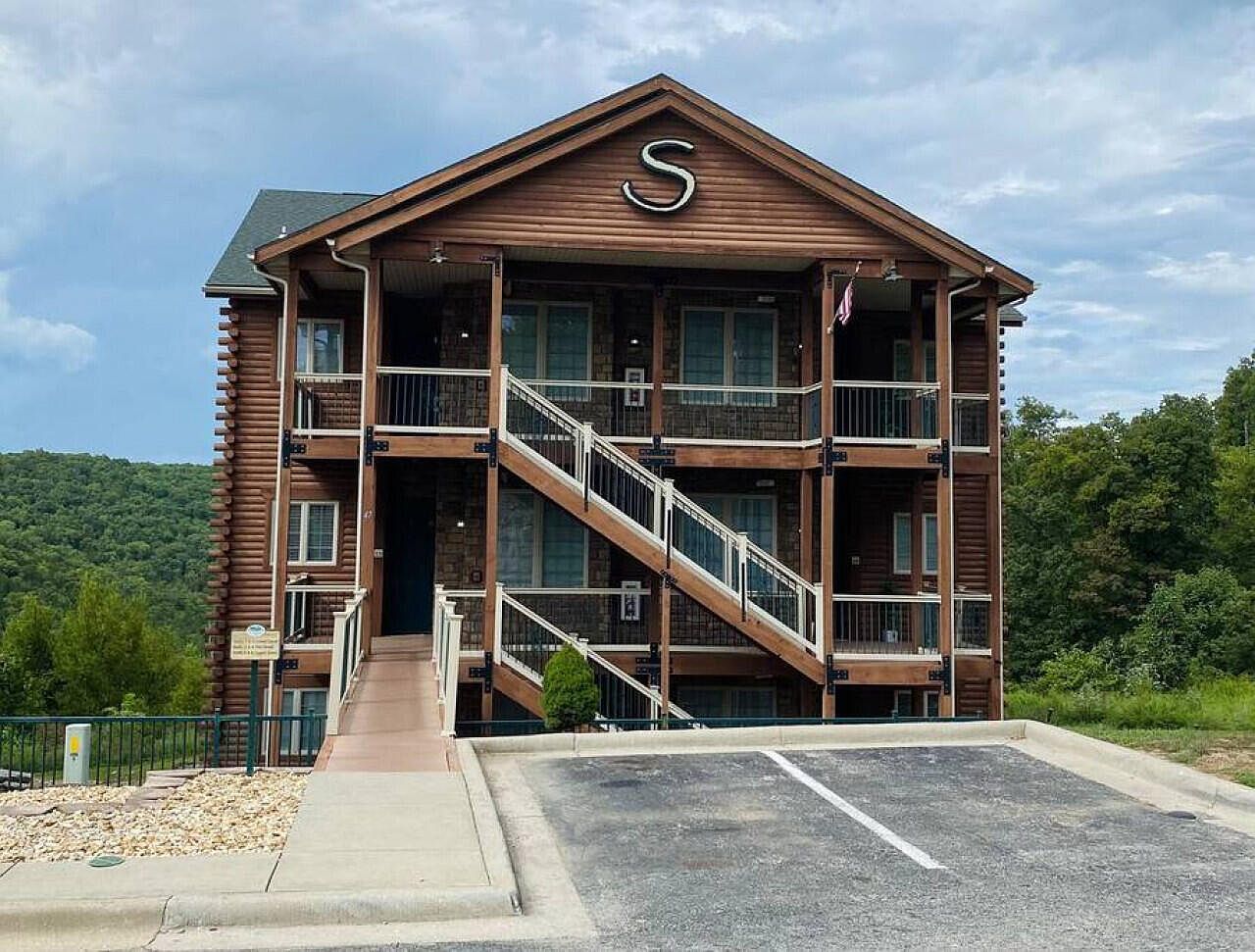 47 Stone Cliff Circle UNIT 3, Branson, MO 65616 | MLS #60247297 | Zillow