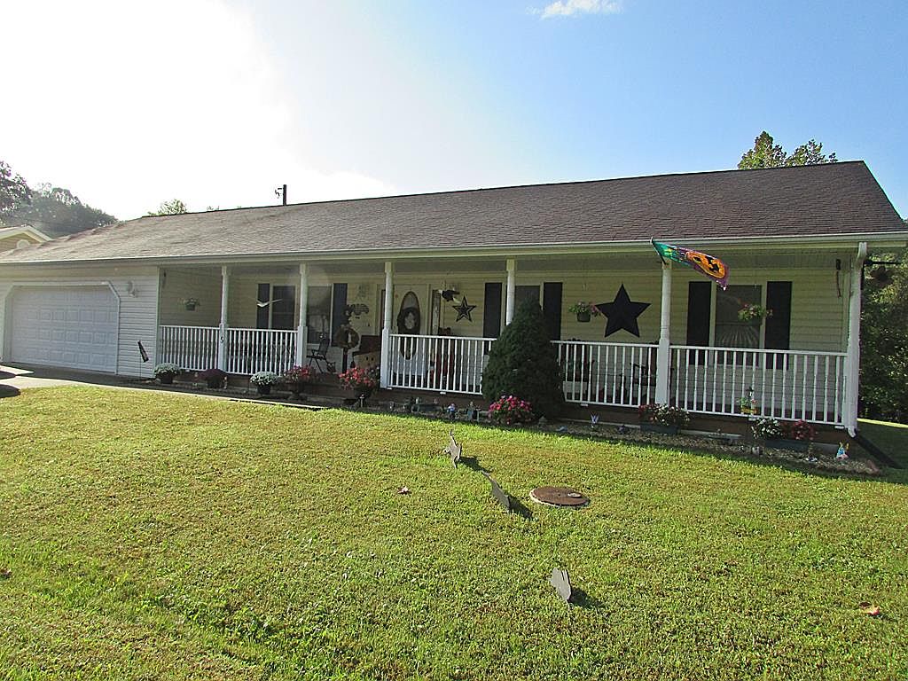 105 Travis Dr, Van Lear, KY 41265 | Zillow