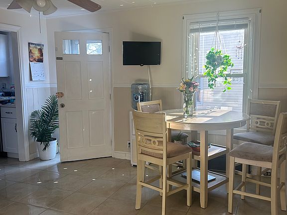 10 Asselin St #1, Warren, RI 02885 | Zillow 10 Asselin St #1, Warren, RI 02885 | Zillow