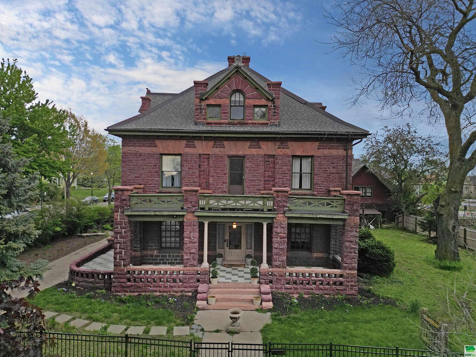 1524 Summit St, Sioux City, IA 51103 | MLS #824691 | Zillow