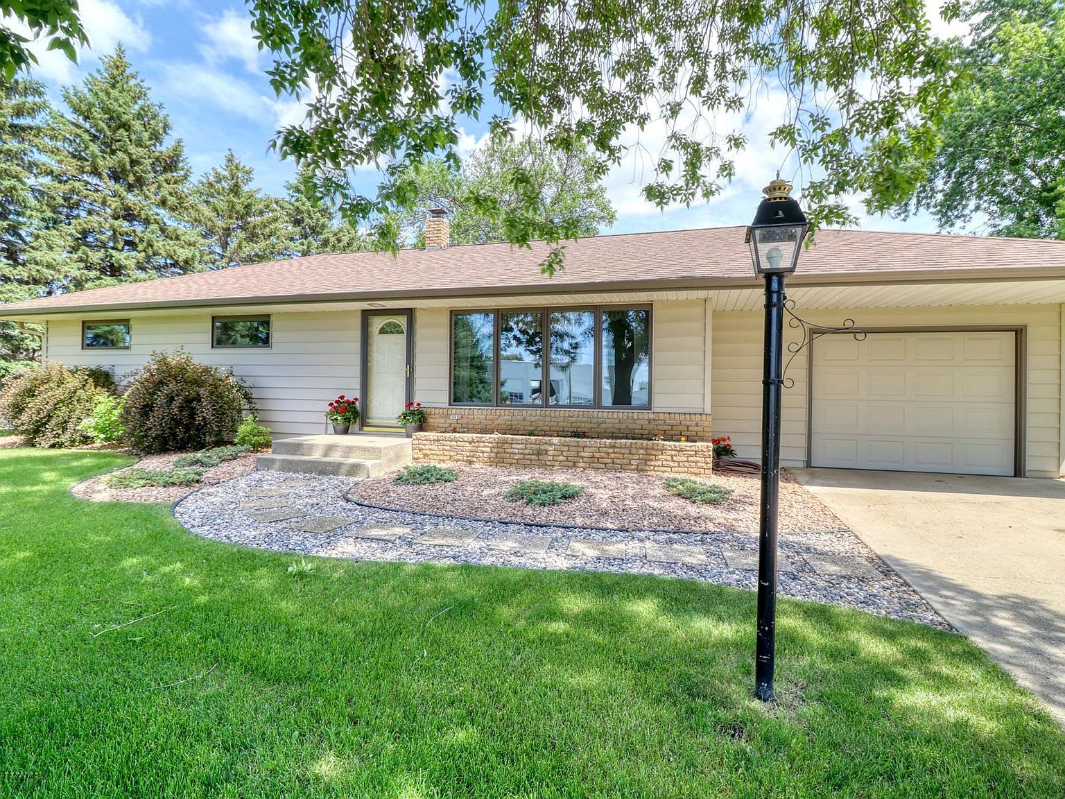 1225 S Tower Rd, Fergus Falls, MN 56537 | Zillow