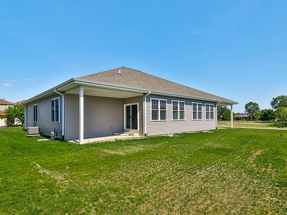 4727 Oak Way, Roscoe, IL 61073 | MLS #202302548 | Zillow