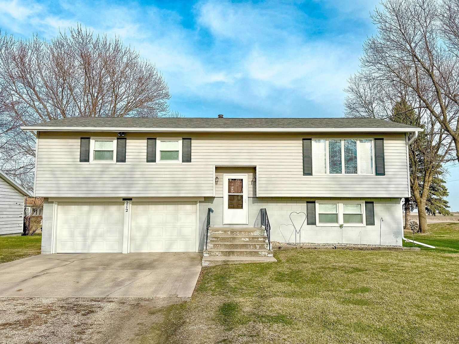 212 S Adams St, Everly, IA 51338 | Zillow