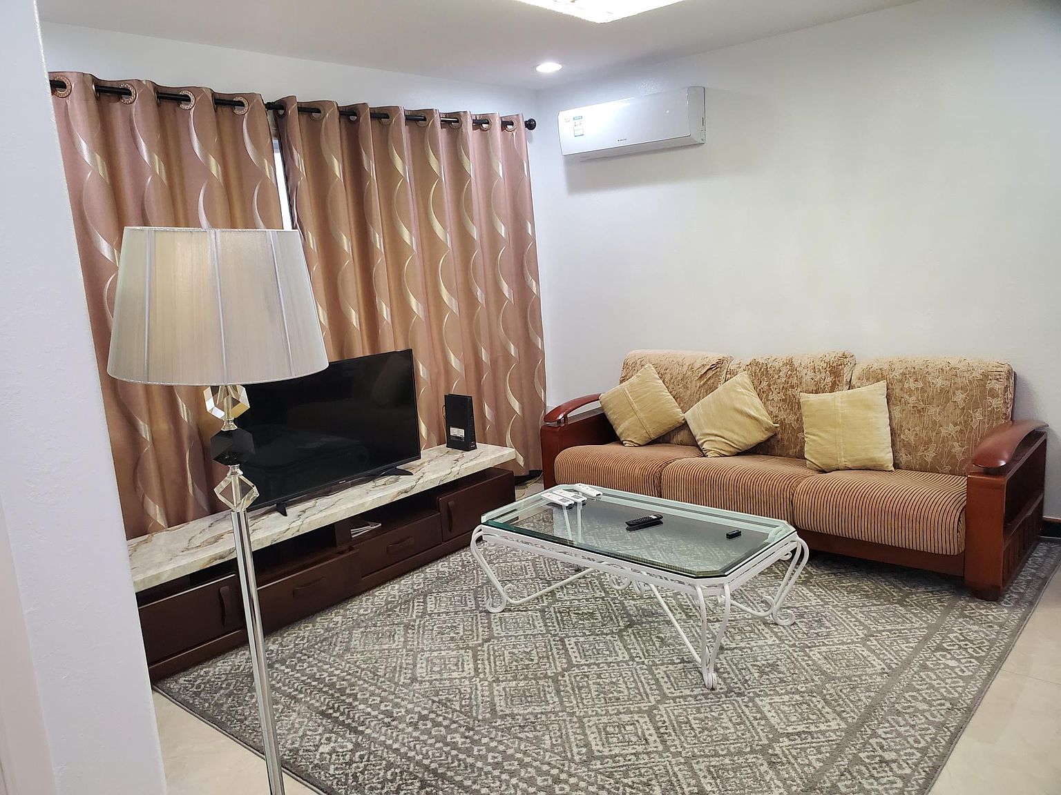 4197 Halupa St, Honolulu, HI 96818 | Zillow