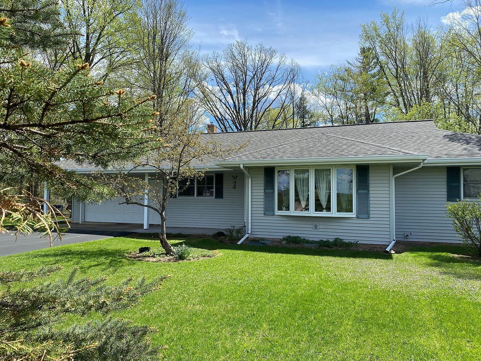 W1077 County Rd N, Niagara, WI 54151 | Zillow
