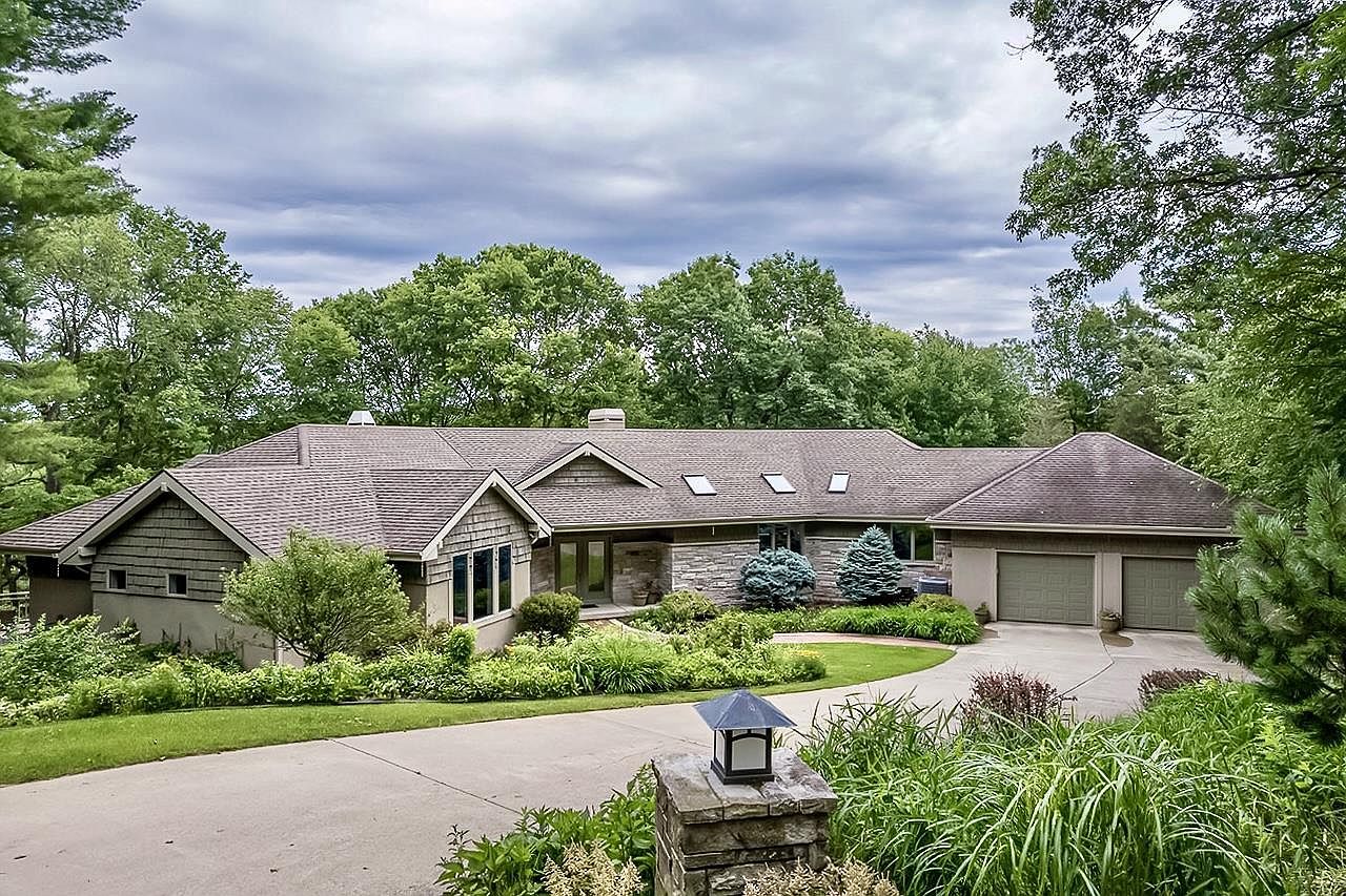 1627 South Springs Drive, Spring Green, WI 53588 | MLS #1980229 | Zillow