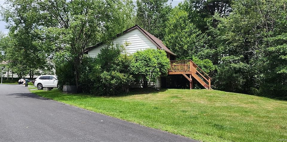 33 Laura Lane, Kiamesha Lake, NY 12751 | MLS #H6259456 | Zillow