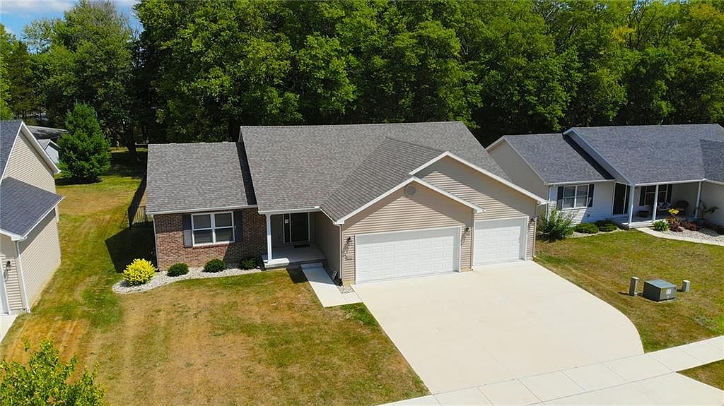 690 Pearl Ct Mt Zion Il 62549 Zillow