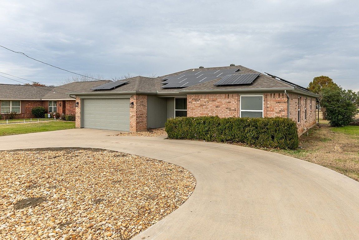 238 Half Moon Way, Runaway Bay, TX 76426 | Zillow