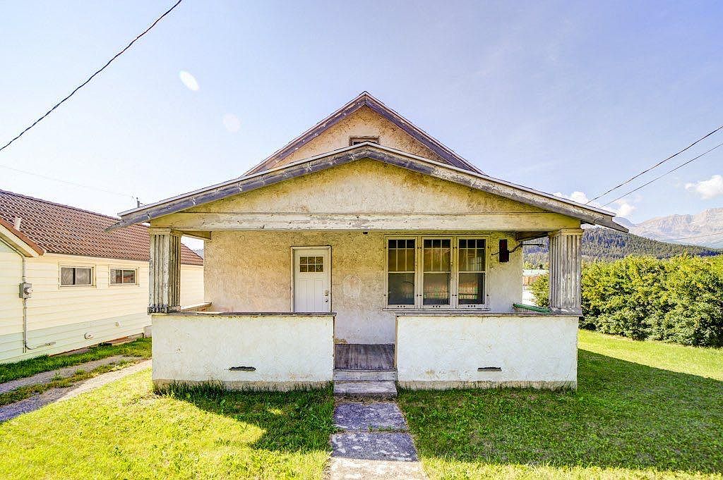 6330 N 20th Ave, Crowsnest Pass, AB T0K 0M0 | MLS #A2244268 | Zillow