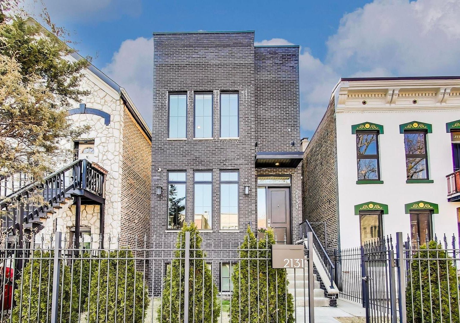 2131 W Huron St, Chicago, IL 60612 | MLS #12371287 | Zillow
