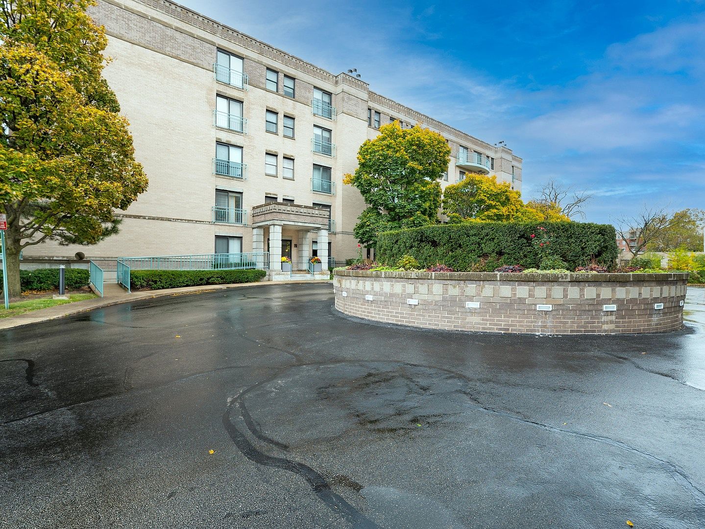 4747 Howard St APT 404, Skokie, IL 60076 | Zillow
