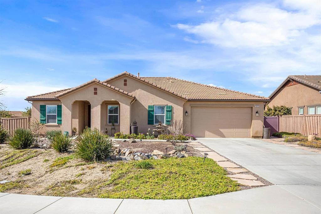 2073 James Gaynor St, Fallbrook, CA 92028 | Zillow