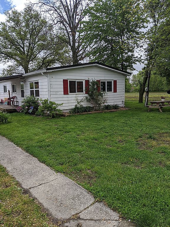 11590 Hickory St, Richview, IL 62877 | Zillow