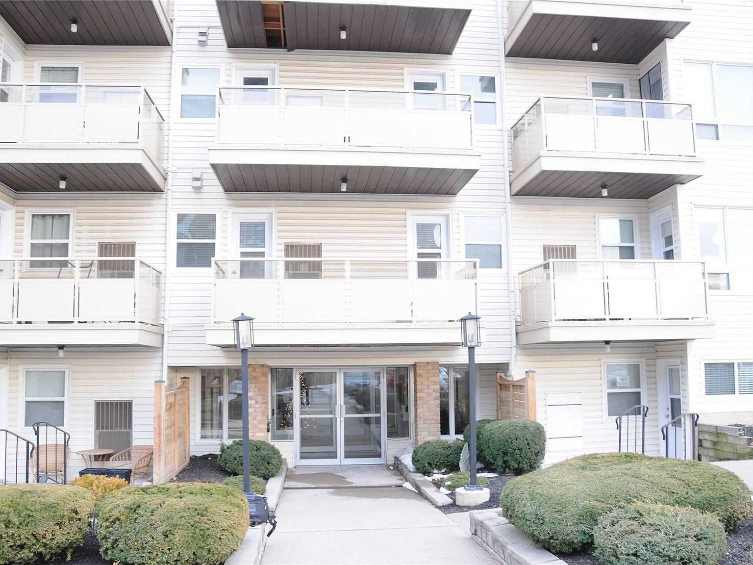 78 Roehampton Ave #304, Saint Catharines, ON L2M 7W9 | Zillow