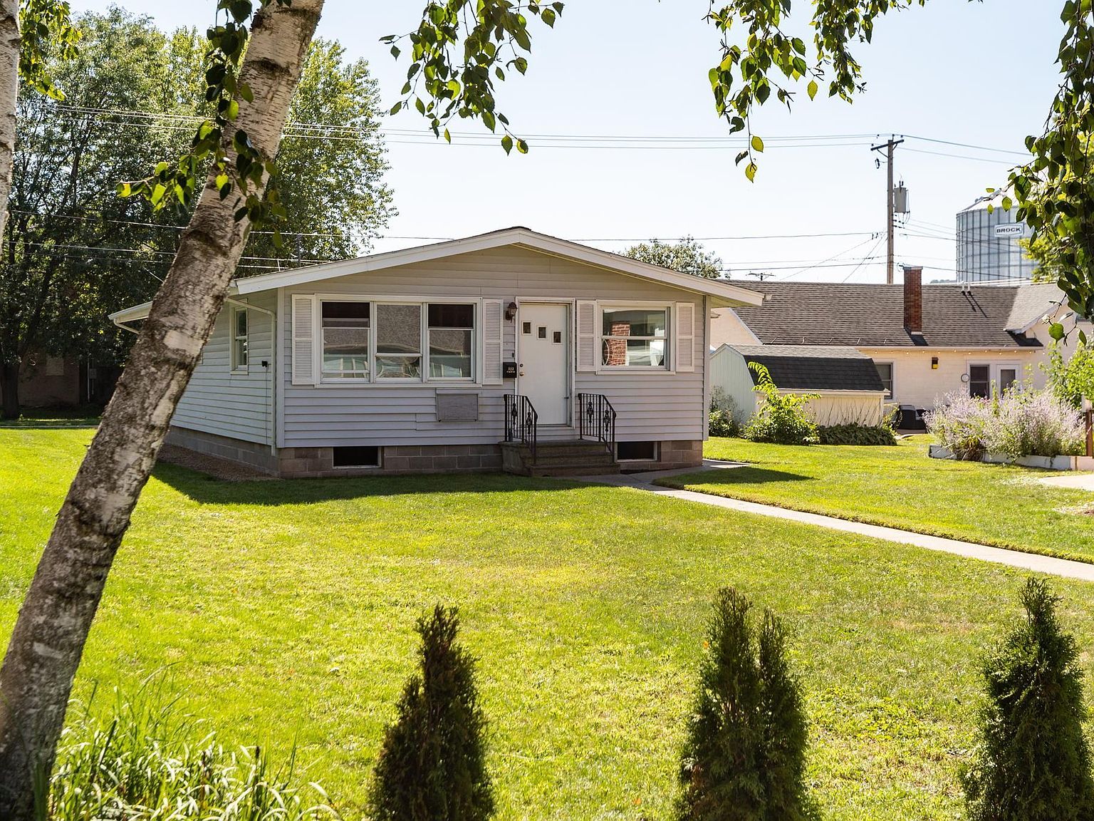 323 Main St W, Wabasha, MN 55981 | Zillow