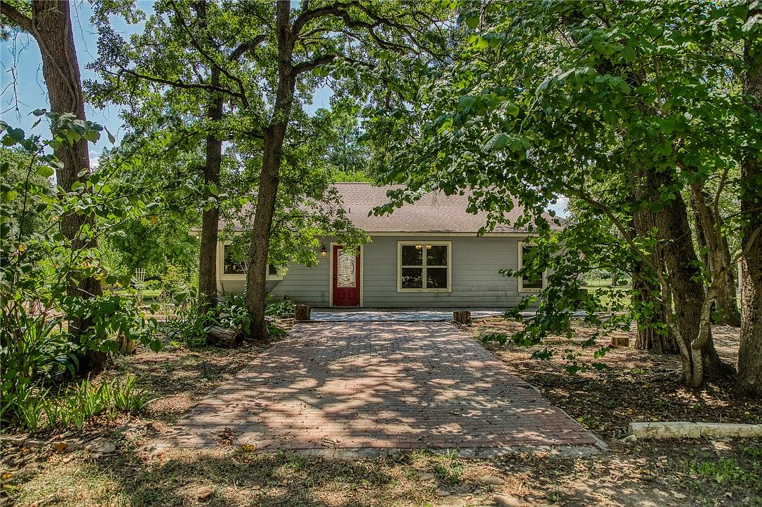 1790 County Road 401, Dime Box, TX 77853 | Zillow