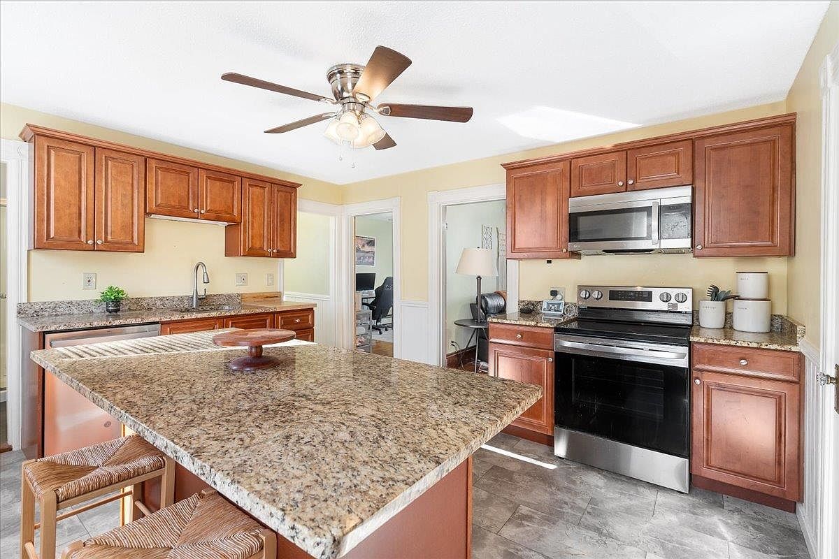 1378 River Rd UNIT 2, Manchester, NH 03104 | Zillow