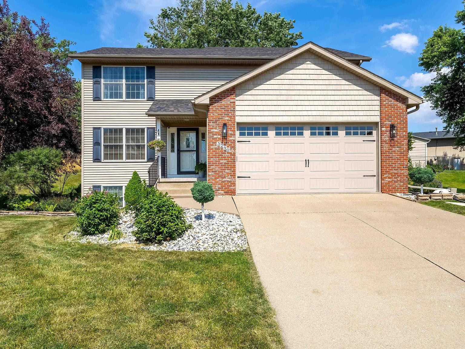 3240 W 65th St, Davenport, IA 52806 | Zillow