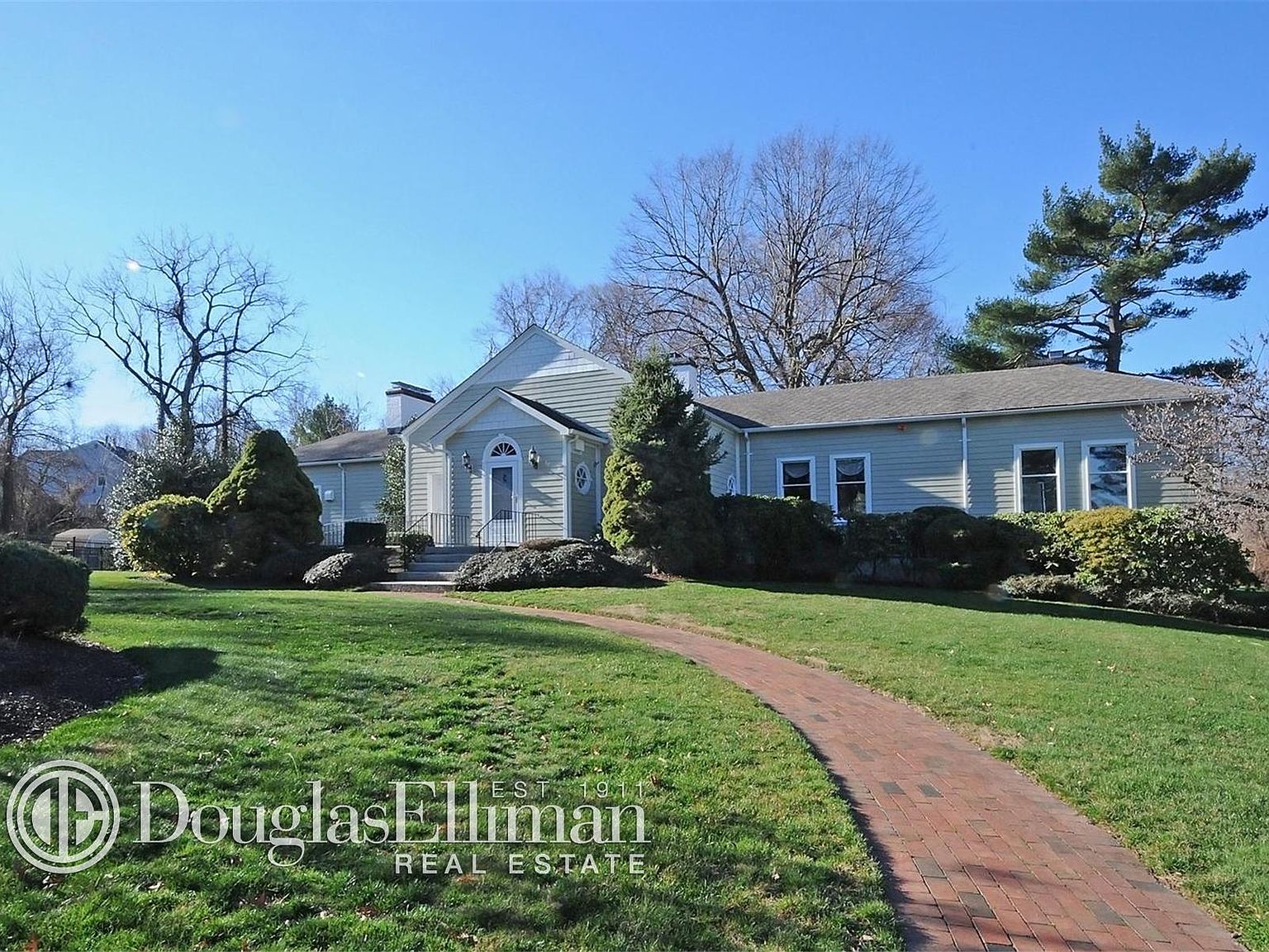 16 Cardinal Ct, Glen Cove, NY 11542 | Zillow