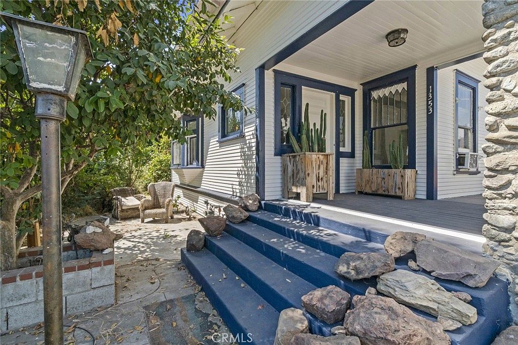 1353 Toberman St, Los Angeles, CA 90015 | Zillow