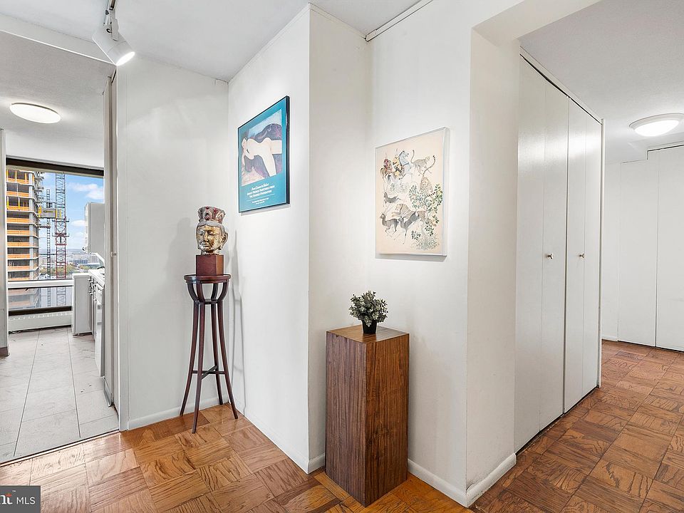 210 Locust St Philadelphia PA | Zillow