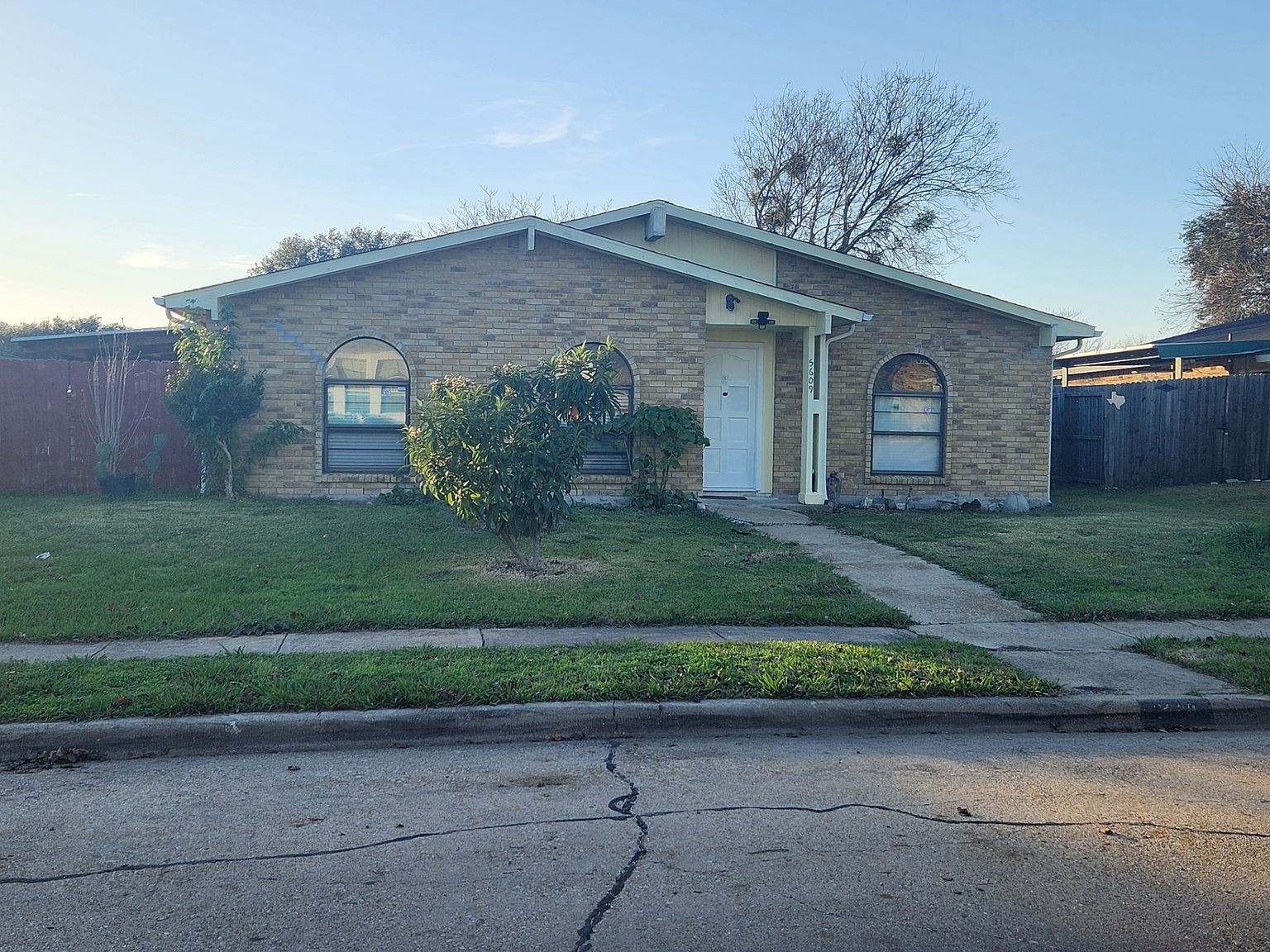 5609 Kerry Ln, Garland, TX 75043 | MLS #20809307 | Zillow