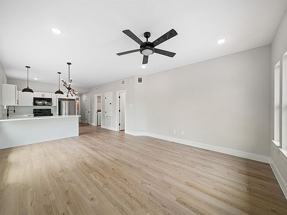 216 E 37th St #A, Houston, TX 77018 | Zillow