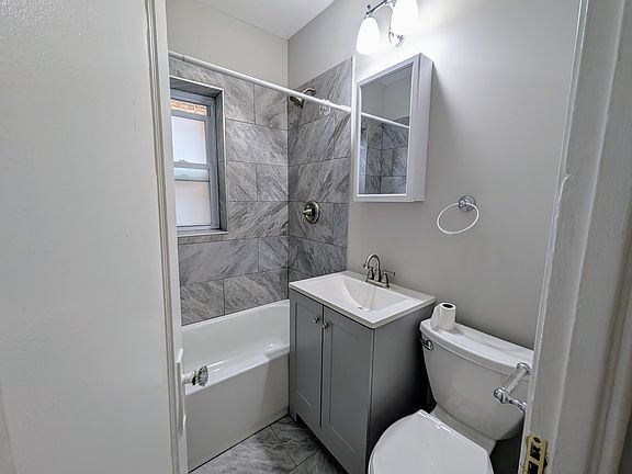 3814 N Kedzie Ave #1W, Chicago, IL 60618 | Zillow