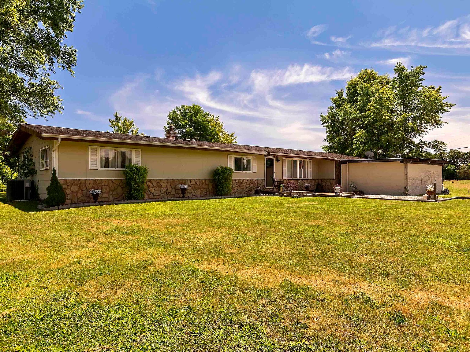 404 S Spann Ln, Valier, IL 62891 | MLS #QC4254160 | Zillow