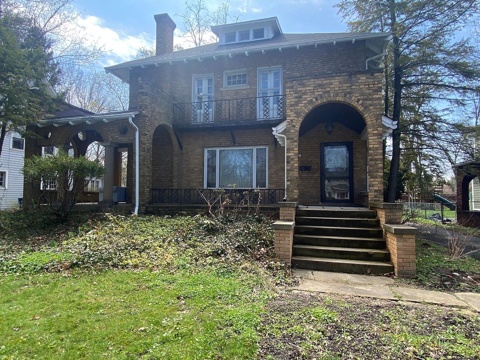 2832 Scarborough Rd, Cleveland Heights, OH 44118 | Zillow