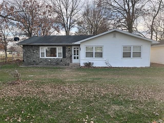 902 E Tyler Ave Litchfield Il 62056 Zillow