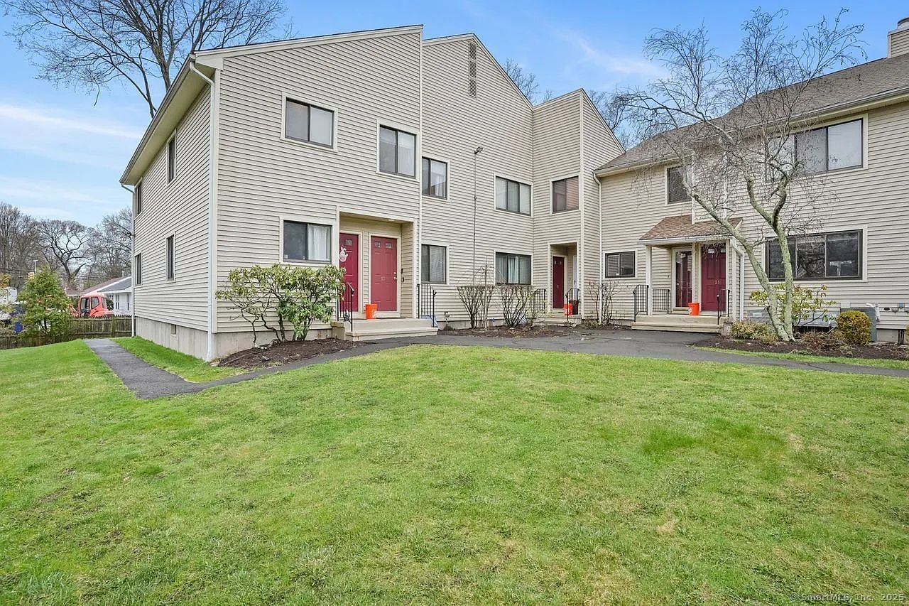 13 Lance Cir, Bridgeport, CT 06606 | Zillow