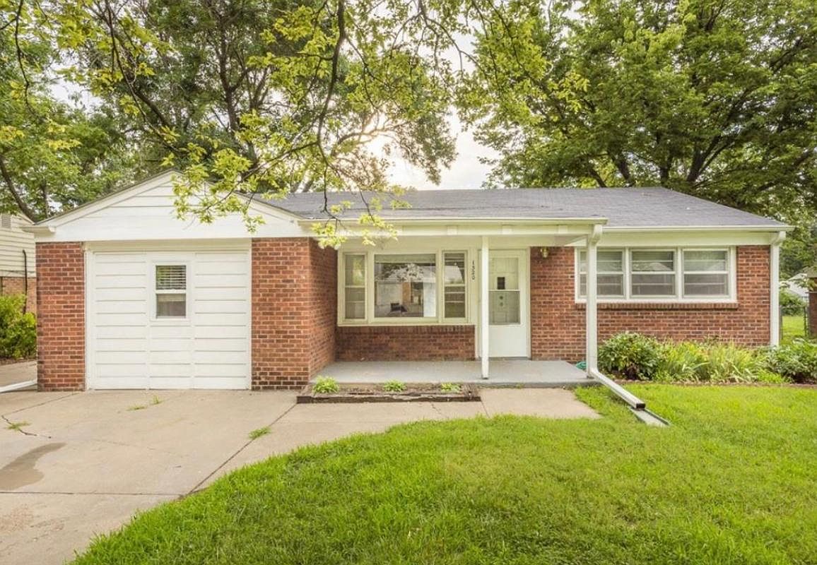 1520 Harry Rd, Manhattan, KS 66502 | Zillow