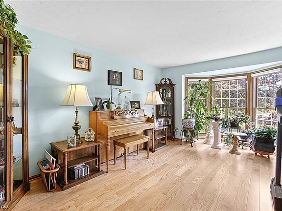 3050 Devan Vale Dr, Cuyahoga Falls, OH 44223 | MLS #4460944 | Zillow