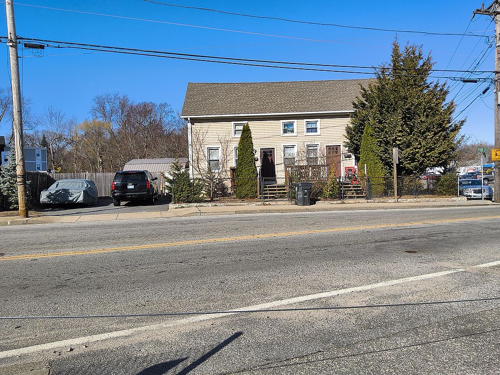 67 River St Unit 2, West Warwick, RI 02893 | Zillow