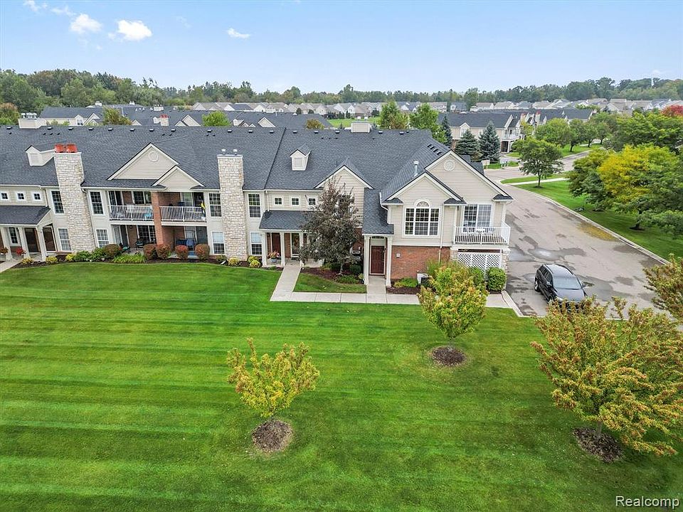 28210 Oakmonte Cir E, New Hudson, MI 48165 | MLS #20230084636 | Zillow