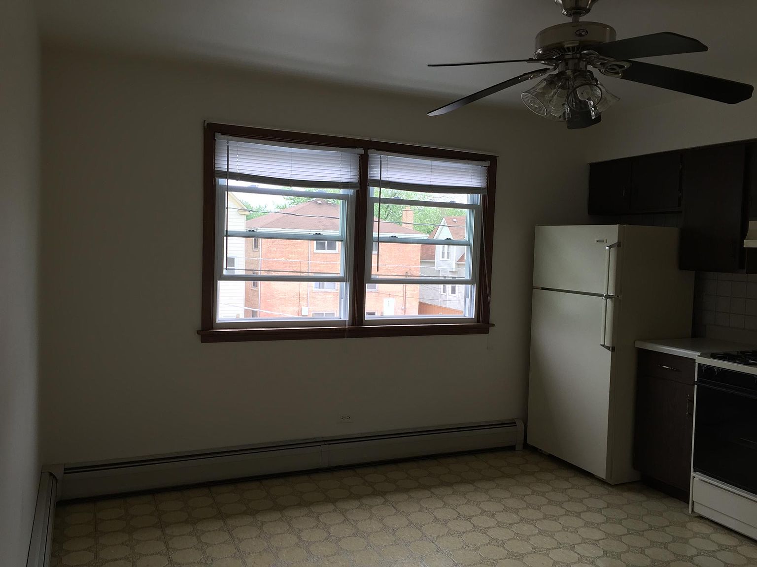 939 Elgin Ave APT 2R, Forest Park, IL 60130 | Zillow