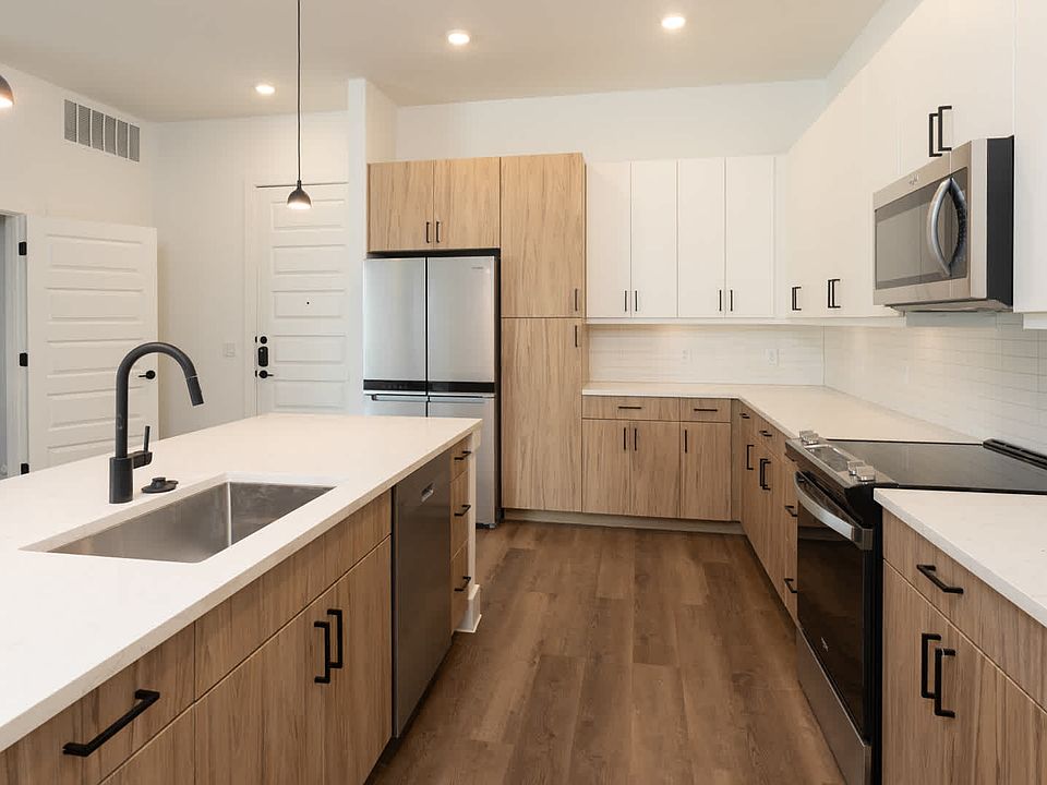 Lyle - 17727 Addison Rd Dallas TX | Zillow